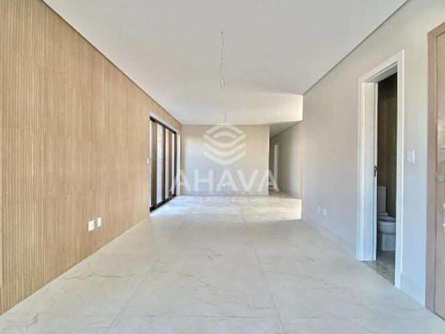 Apartamento com 4 Quartos à Venda, 250m²