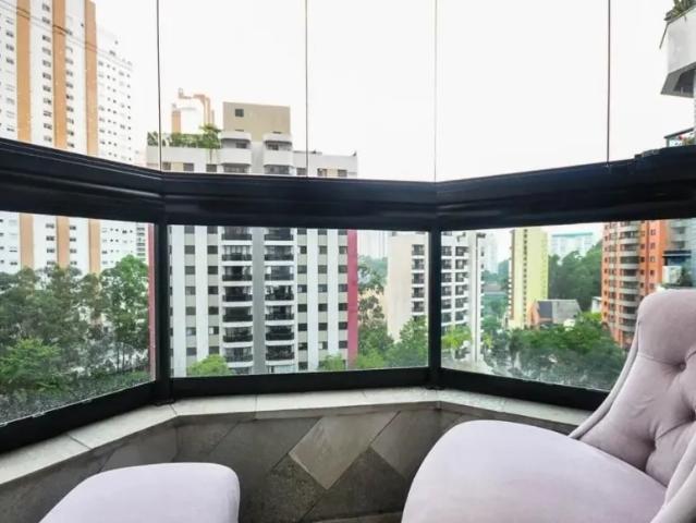 Apartamento a venda na Vila Andrade 4 Suítes, 6 Banheiros e 4 Vagas