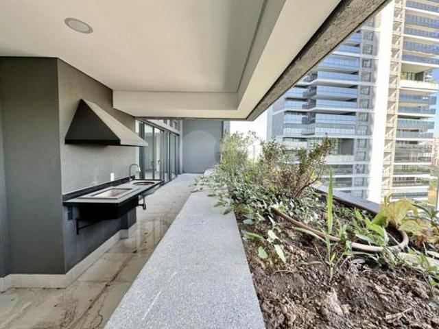Apartamento com 4 quartos à venda em Jardim fonte do morumbi SP