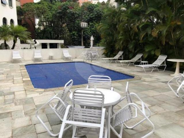 Apartamento com 4 quartos à venda em Moema SP