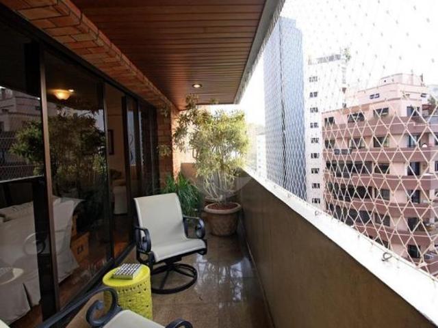 Apartamento com 4 quartos à venda em Moema SP