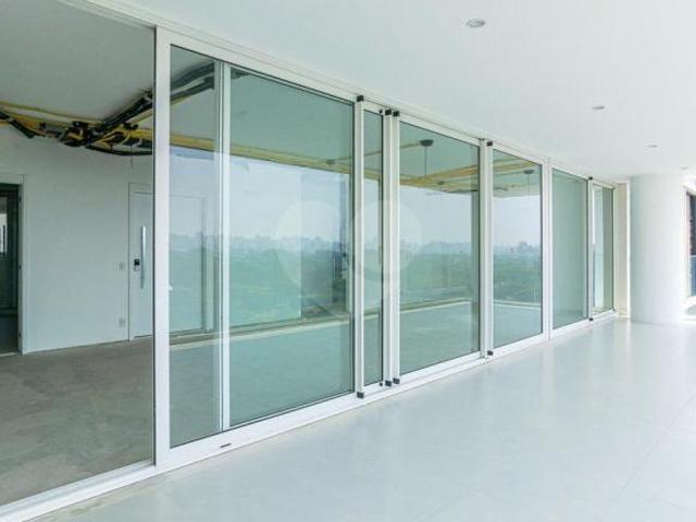 Apartamento com 4 quartos à venda em Moema SP