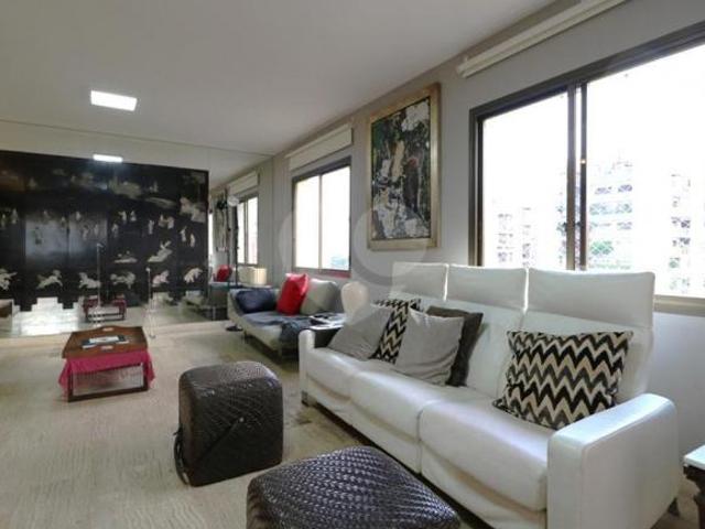Apartamento com 4 quartos à venda em Moema SP
