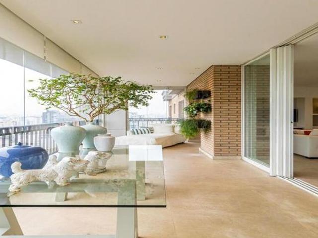 Apartamento com 4 quartos à venda em Moema SP