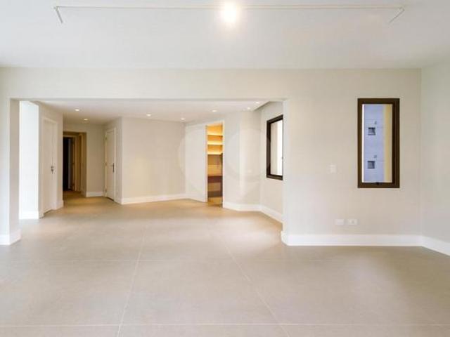 Apartamento com 4 quartos à venda em Moema SP