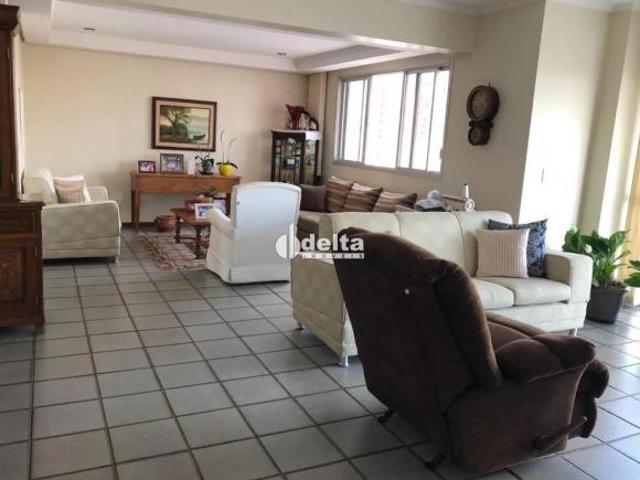 Apartamento com 4 quartos disponível para venda no bairro Lídice em Uberlândia MG