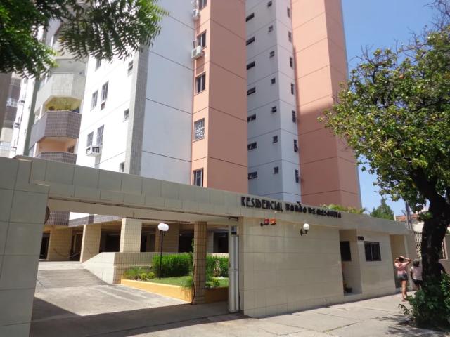 Apartamento com 4 Quartos e 3 banheiros à Venda, 100 m² por R$ 350.000