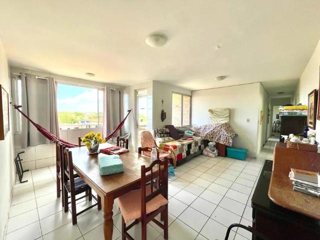 Apartamento com 4 Quartos e 3 banheiros à Venda, 123 m² por R$ 170.000