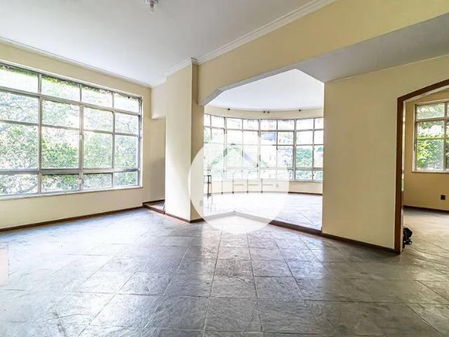 Apartamento com 4 Quartos e 3 banheiros à Venda, 140 m² por R$ 1.200.000