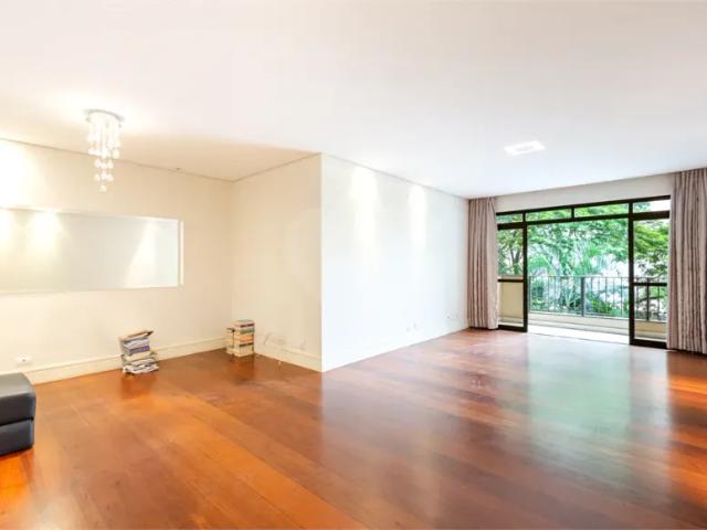 Apartamento com 4 Quartos e 3 banheiros à Venda, 150 m² por R$ 1.200.000