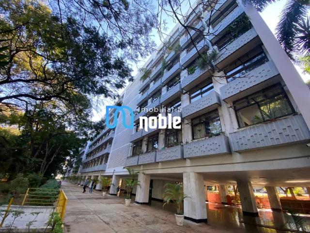 Apartamento com 4 Quartos e 3 banheiros à Venda, 159 m² por R$ 1.615.000
