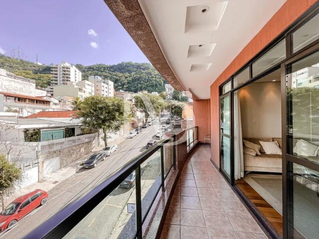 Apartamento com 4 Quartos e 3 banheiros à Venda, 202 m² por R$ 989.000