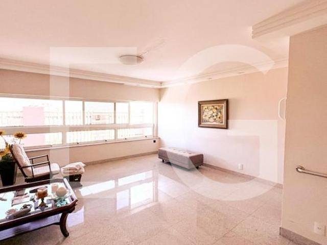 Apartamento com 4 quartos e 155 m² à venda na Asa Sul. Nascente