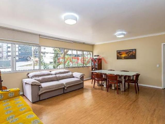 Apartamento com 4 quartos e 1 vaga à venda no Água Verde