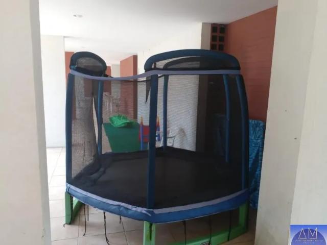 Apartamento com 4 Quartos e 1 banheiro à Venda, 250 m² por R$ 860.000