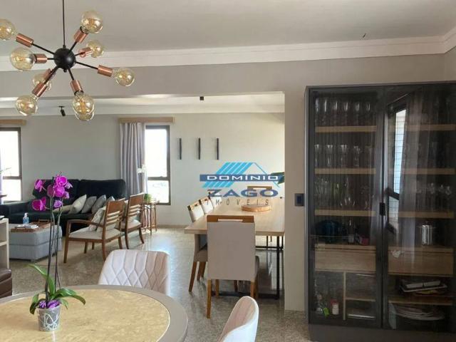 Apartamento com 4 Quartos e 1 banheiro à Venda, 250 m² por R$ 880.000