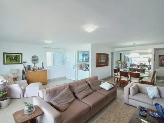 Apartamento com 4 Quartos e 1 banheiro à Venda, 213 m² por R$ 2.700.000