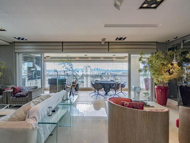 Apartamento com 4 quartos e 206m² para alugar em Vila Romana, São Paulo