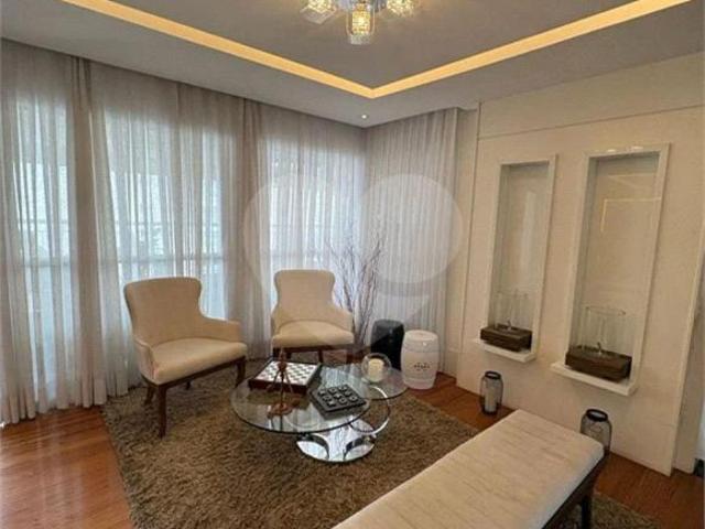 Apartamento com 4 quartos e 221 m² para VENDA e LOCAÇÃO na MOÓCA