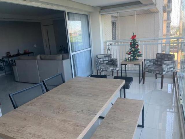 Apartamento com 4 Quartos e 2 banheiros à Venda, 134 m² por R$ 1.300.000