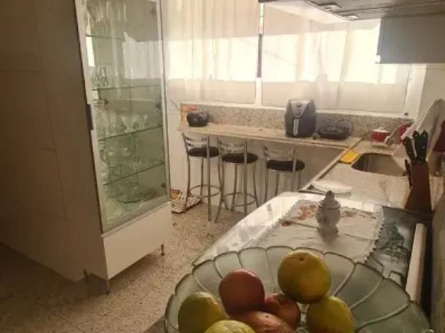 Apartamento com 4 Quartos e 2 banheiros à Venda, 147 m² por R$ 490.000