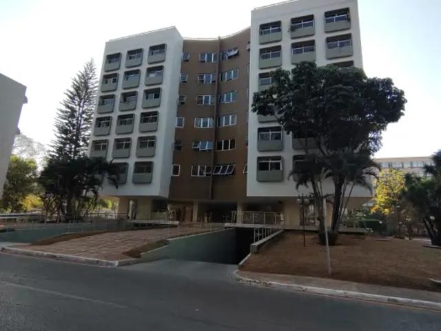 Apartamento com 4 Quartos e 2 banheiros para Alugar, 220 m² por R$ 6.500/Mês