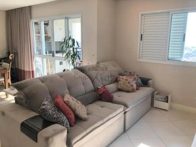Apartamento com 4 Quartos e 4 banheiros à Venda, 129 m² por R$ 1.300.000