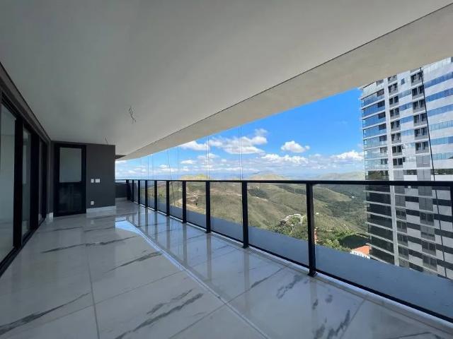 Apartamento com 4 Quartos e 4 banheiros à Venda, 190 m² por R$ 3.150.000