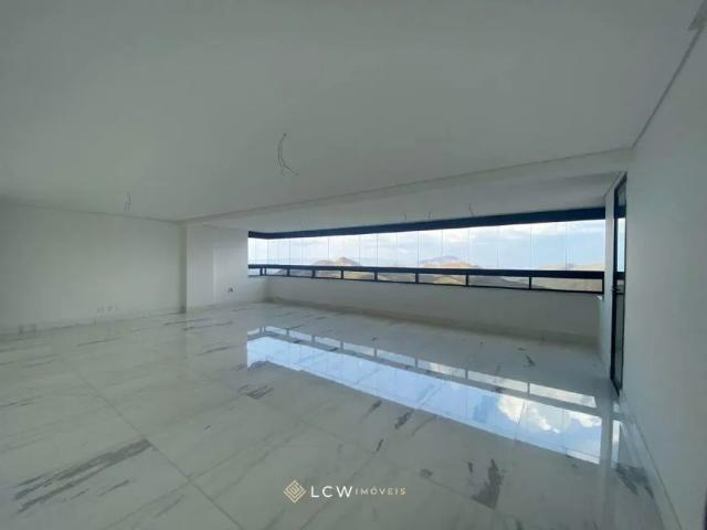 Apartamento com 4 Quartos e 5 banheiros à Venda, 190 m² por R$ 3.850.000