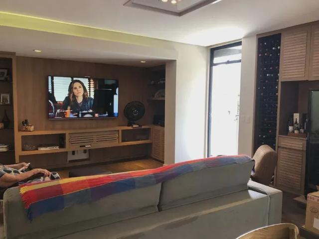 Apartamento com 4 Quartos e 5 banheiros à Venda, 213 m² por R$ 1.200.000