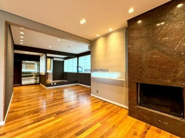 Apartamento com 4 Quartos e 5 banheiros à Venda, 226 m²