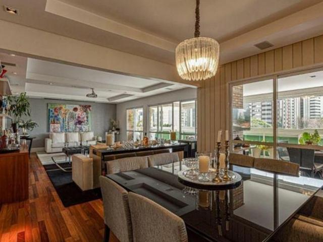 Apartamento com 4 Quartos e 5 banheiros à Venda, 245 m² por R$ 4.300.000
