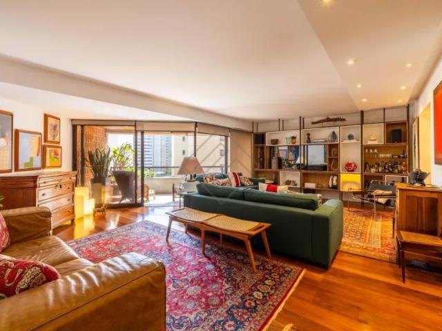 Apartamento com 4 Quartos e 5 banheiros à Venda 246 m²