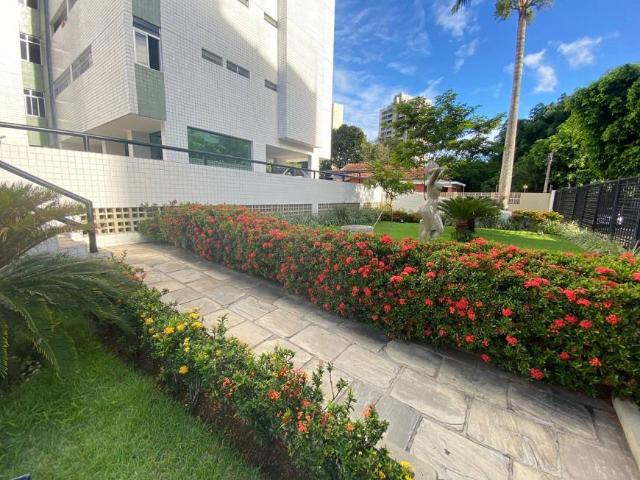 Apartamento com 4 Quartos e 5 banheiros à Venda, 258 m² por R$ 1.090.000