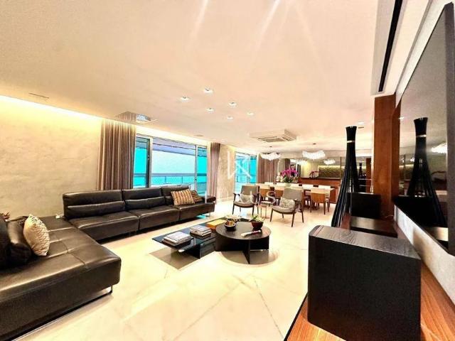 Apartamento com 4 Quartos e 5 banheiros à Venda, 265 m² por R$ 5.248.000