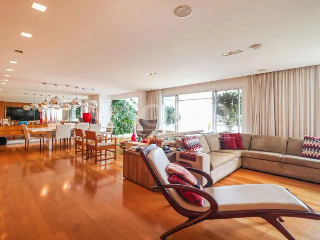 Apartamento com 4 Quartos e 5 banheiros à Venda, 347 m² por R$ 5.350.000
