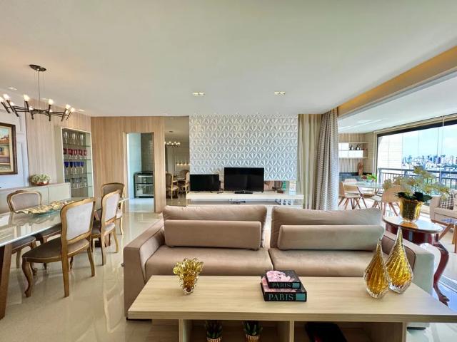 Apartamento com 4 Quartos e 6 banheiros à Venda, 203 m² por R$ 2.590.000