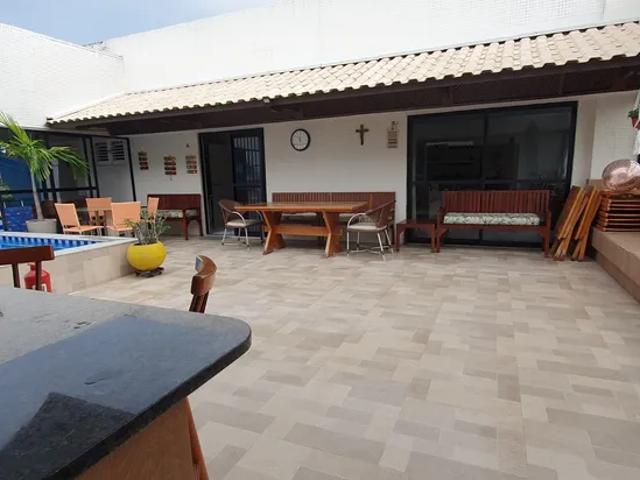Apartamento com 4 Quartos e 6 banheiros à Venda, 240 m² por R$ 999.000