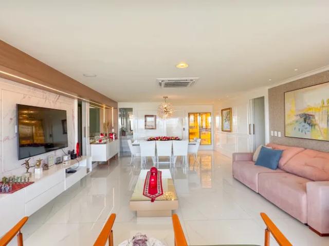 Apartamento com 4 Quartos e 6 banheiros à Venda, 245 m² por R$ 3.590.000