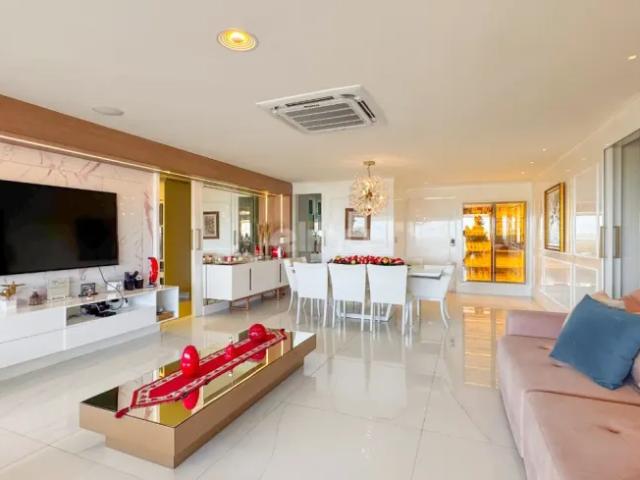 Apartamento com 4 Quartos e 6 banheiros à Venda, 245 m² por R$ 3.590.000