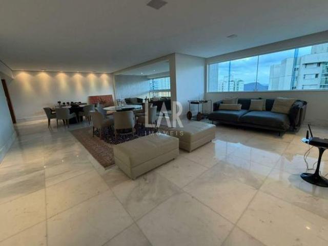 Apartamento com 4 Quartos e 6 banheiros à Venda, 274 m² por R$ 5.600.000,00