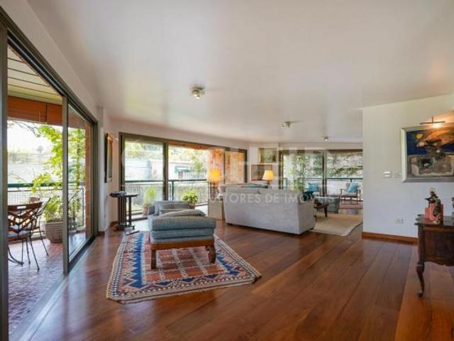 Apartamento com 4 quartos e vista para o verde no Real Parque