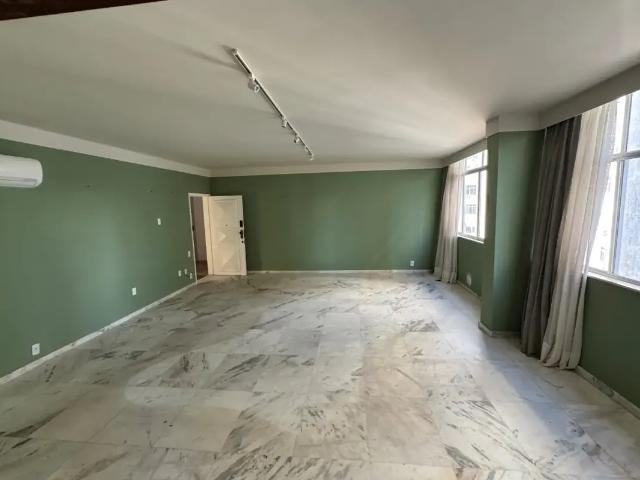 Apartamento com 4 quartos para alugar na Largo da Vitória, 285, Vitória, Salvador