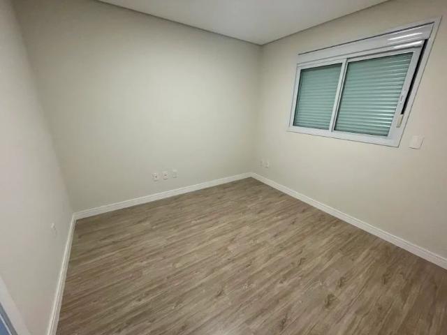 Apartamento com 4 Quartos para alugar, 145m² Centro
