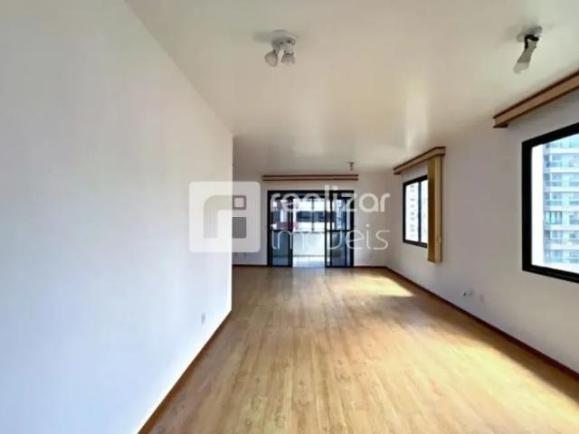 Apartamento com 4 Quartos para alugar, 161m² Centro