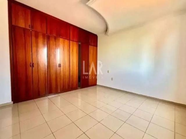 Apartamento com 4 Quartos para alugar, 234m² Jaraguá