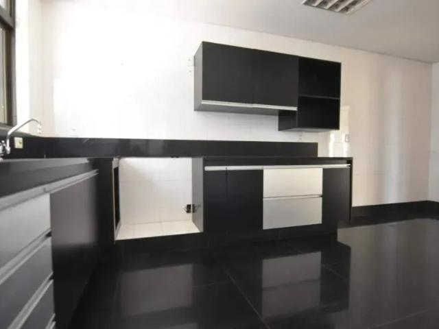 Apartamento com 4 Quartos para alugar, 300m² Vila da Serra