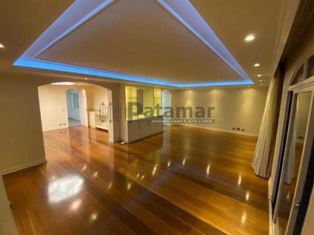 Apartamento com 4 Quartos sen 2 suítes e 5 banheiros à Venda, 340 m²