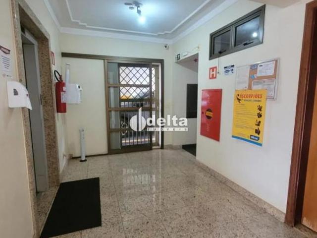 Apartamento com 3 quartos sendo 1 suíte disponível para venda no bairro Saraiva em Uberlândia MG
