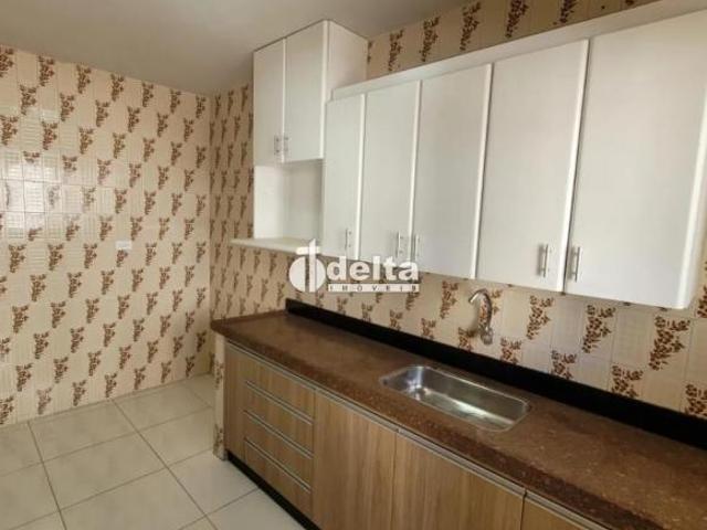 Apartamento com 4 quartos sendo 2 suítes disponível para venda no bairro Tabajaras em Uberlândia MG